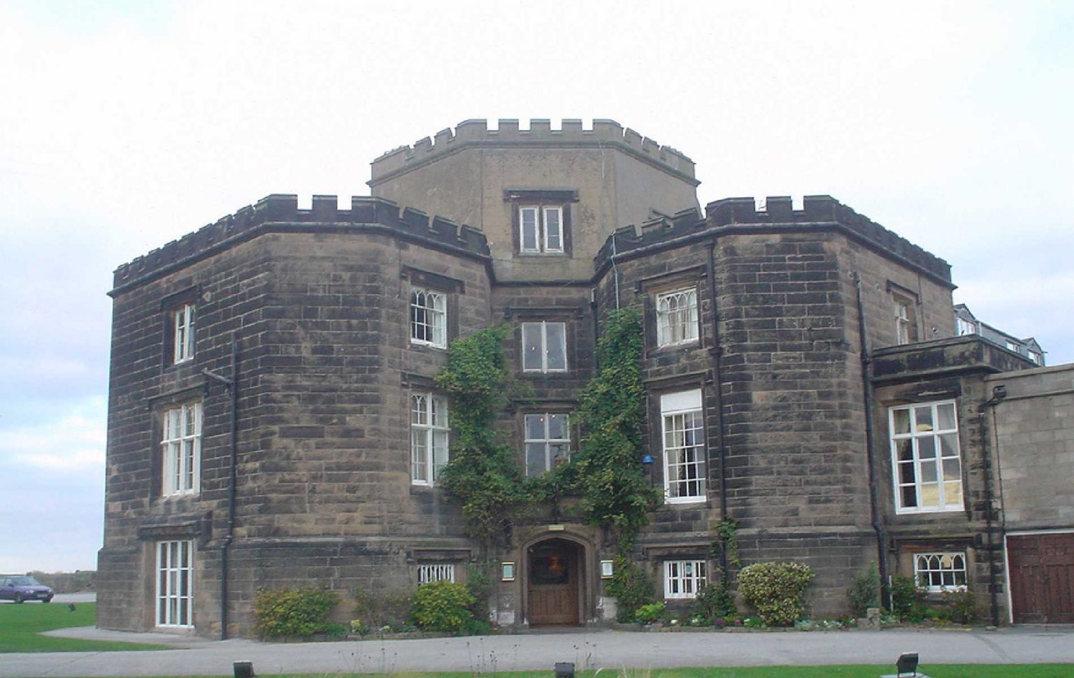 Castles near Liverpool - Britain's Castles